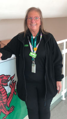 Tressa from Asda Llanelli looks after elderly lady for an hour after ...